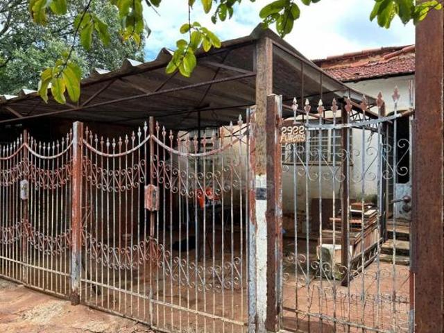 Santos Dumont, terreno de 270 m2, possui uma casa antiga, excelente para construir clinica