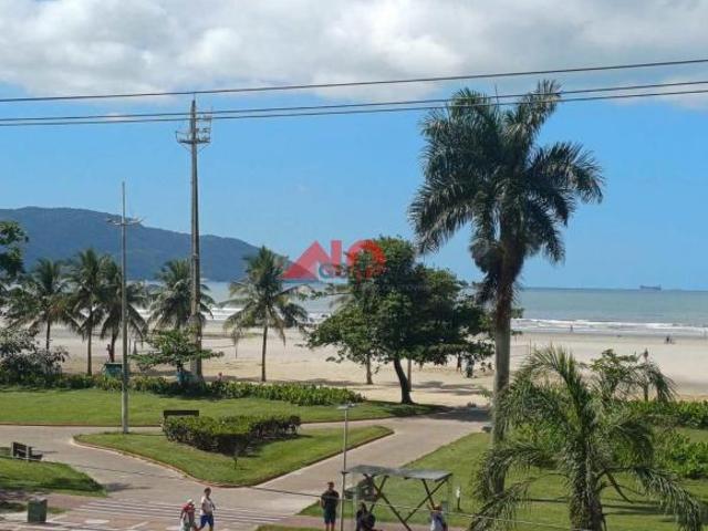 Santos Pompeia Frente mar com vista para os jardins da orla e a praia da Pompeia