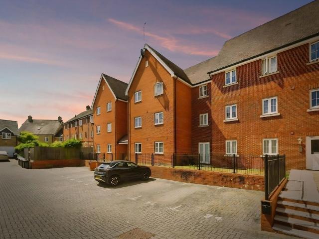 Sanville Gardens, St Margarets SG12, 2 bed flat to rent, £1,400 pcm | PrimeLocation