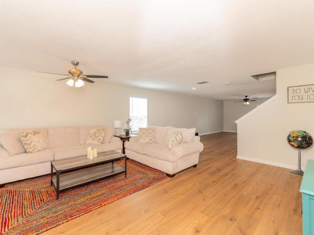 San Antonio House with Living room. Newlyrenovated