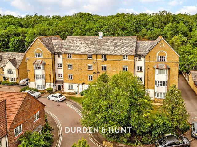 San Luis Drive, Chafford Hundred, RM16 2 bed ground floor flat to rent £1,550 pcm £358 pw