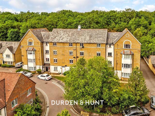 San Luis Drive, Chafford Hundred RM16, 2 bed flat to rent, £1,550 pcm | PrimeLocation
