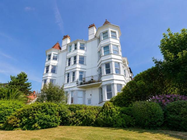 San Remo Parade, Westcliff On Sea SS0, 2 bed flat to rent, £1,850 pcm | PrimeLocation