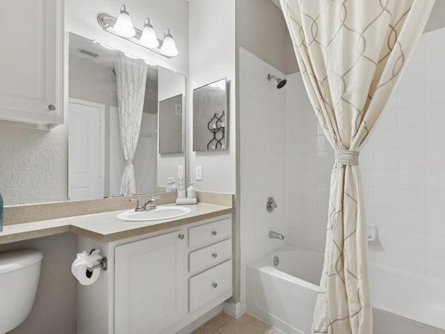 Sanctuary at Highland Oaks 4 Bedroom Apartment for Rent at 10246 Douglas Oaks Cir, Tampa, FL 33610