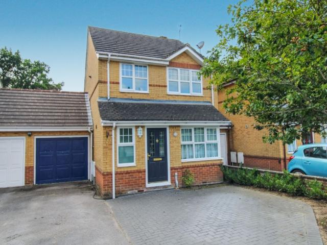Sand Hill, Farnborough, Hampshire GU14, 3 bed link detached house to rent, £1,900 pcm | PrimeLocation