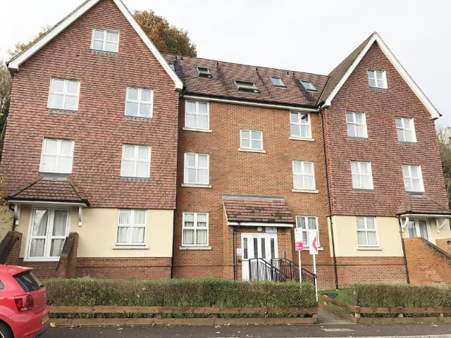 Sandcroft Court, 76 Garlands Road. 2 bed penthouse to rent £1,600 pcm £369 pw