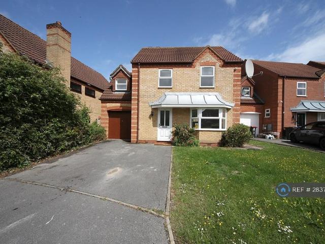 Sandal Court, Milton Keynes, MK5 4 bed detached house to rent £2,050 pcm £473 pw