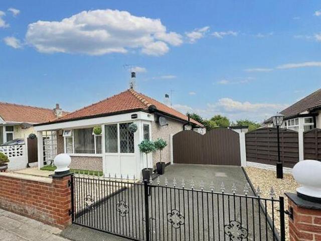 Sandbank Road, Towyn, 2 Bedroom Detached