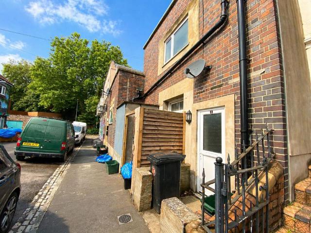 Sandbed Road, Bristol, BS2 4 bed flat to rent £2,200 pcm £508 pw