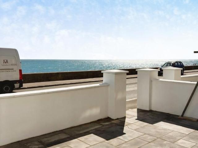 Sandgate Esplanade, Sandgate, Folkestone 2 bed flat to rent £1,295 pcm £299 pw