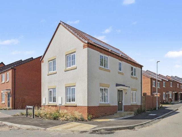 Sandgrass Lane, Harpole, Northampton. 3 bed detached house to rent £1,625 pcm £375 pw