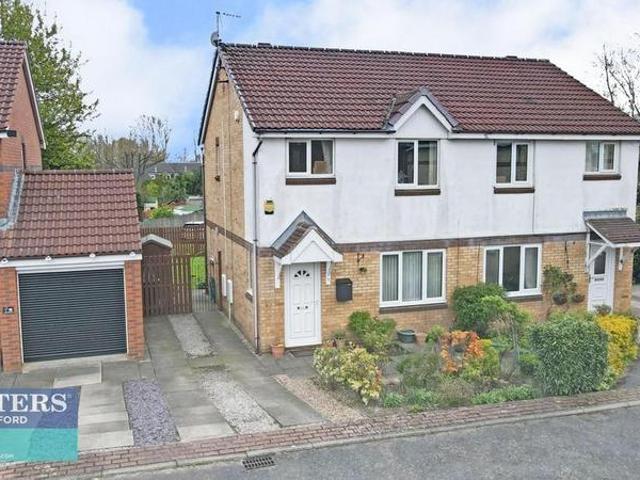Sanderling Court Bradford, West Yorkshire, BD8 0RD 3 bed semi.