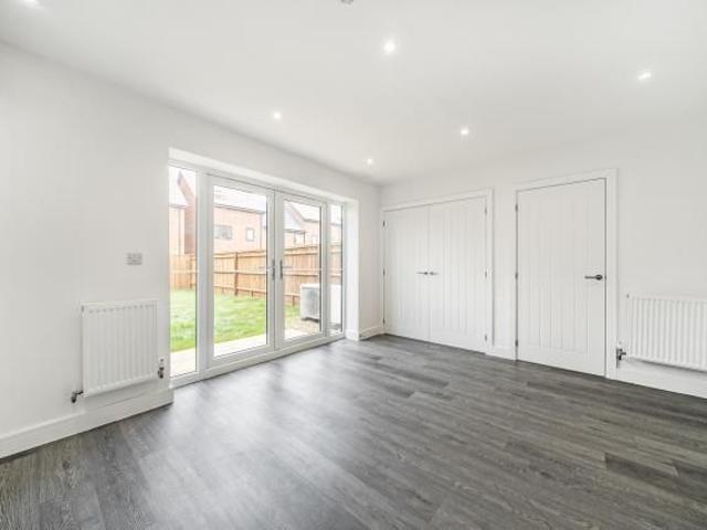 Sanders Lane, Eighth Avenue, Aylesbury HP21, 4 bed link detached house to rent, £2,500 pcm | PrimeLocation
