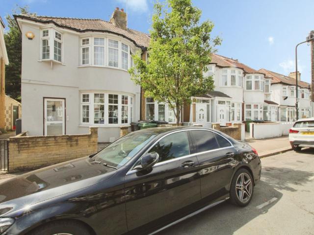 Sanderstead Road, Leyton, London E10, 3 bed terraced house to rent, £2,400 pcm | PrimeLocation