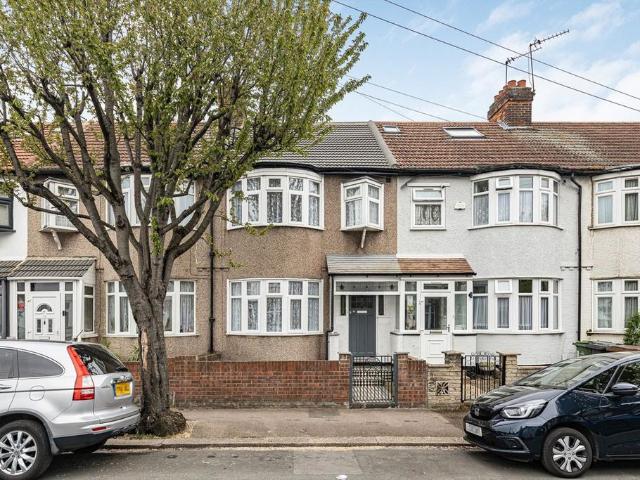 Sanderstead Road, London E10 3 bed terraced house to rent £3,300 pcm £762 pw