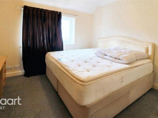 Sandford Court, Aldershot 3 bed flat to rent £1,595 pcm £368 pw