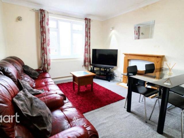 Sandford Court, Aldershot 3 bed flat to rent £1,595 pcm £368 pw
