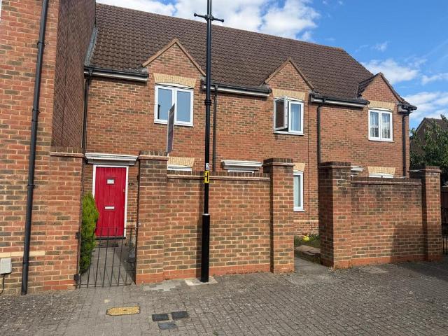 Sandhill Way, Aylesbury HP19 2 bed terraced house to rent £1,310 pcm £302 pw