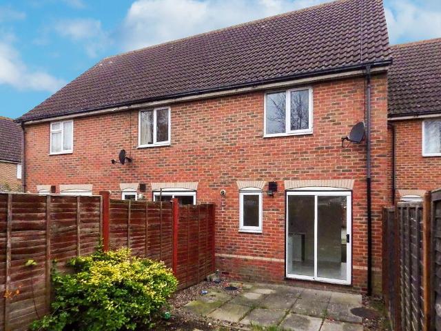 Sandhill Way, Aylesbury HP19 2 bed terraced house to rent £1,395 pcm £322 pw