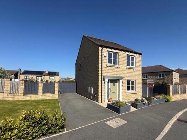 Sandhill Fold, Idle, 3 Bedroom Detached