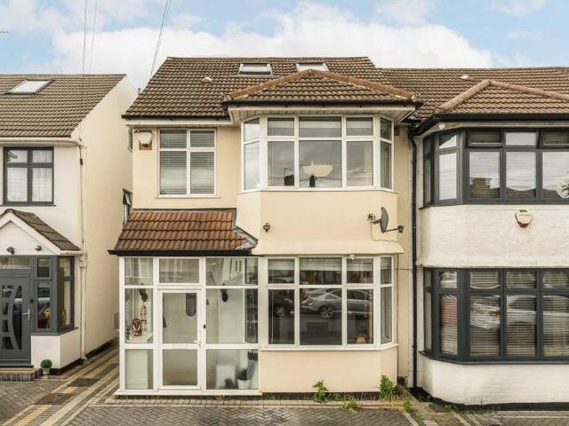 Sandhurst Road, London NW9 4 bed semi detached house to rent £3,500 pcm £808 pw