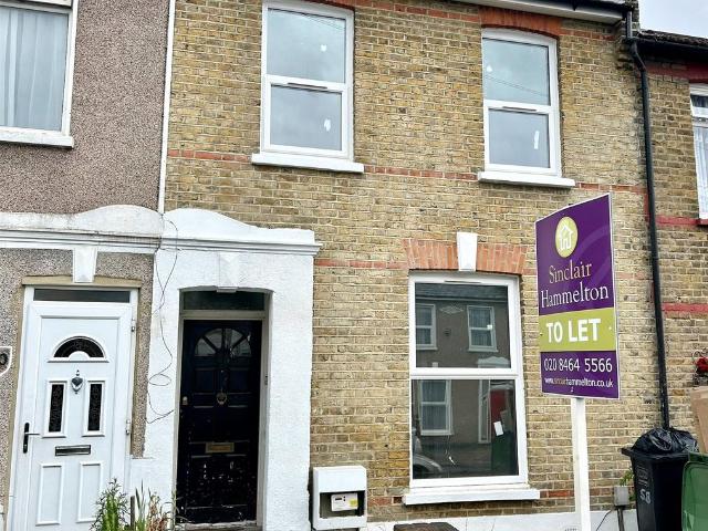 Sandhurst Road, London, SE6 3 bed terraced house to rent £1,900 pcm £438 pw