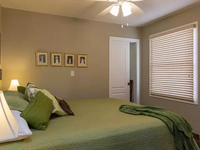Sandia Heights Room and Private Bathroom in home