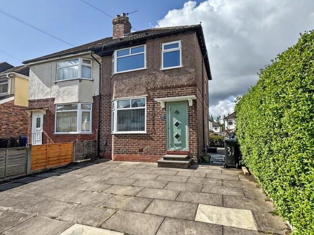 Sandileigh Avenue, Stockport SK5 2 bed semi detached house to rent £1,095 pcm £253 pw