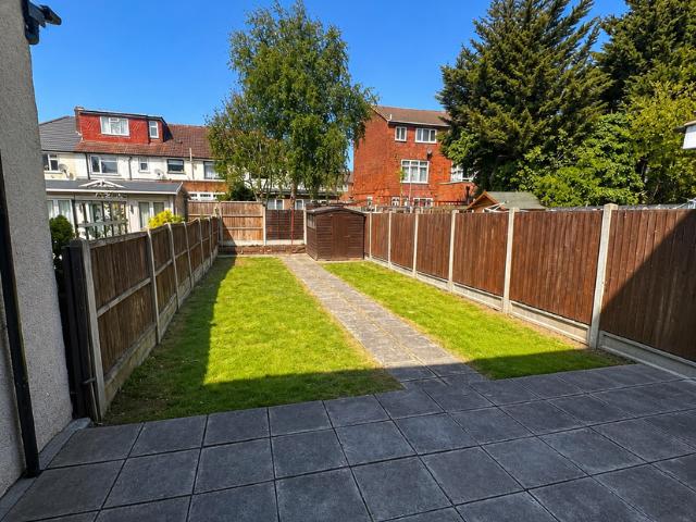 Sandown Avenue, Dagenham RM10 3 bed semi detached house to rent £2,300 pcm £531 pw