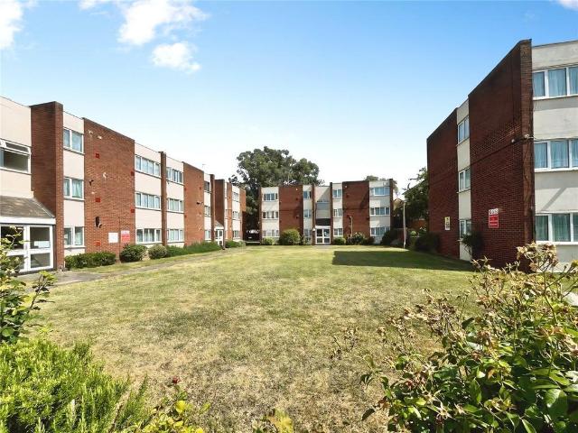 Sandown Close, Hounslow, TW5 2 bed apartment to rent £2,000 pcm £462 pw