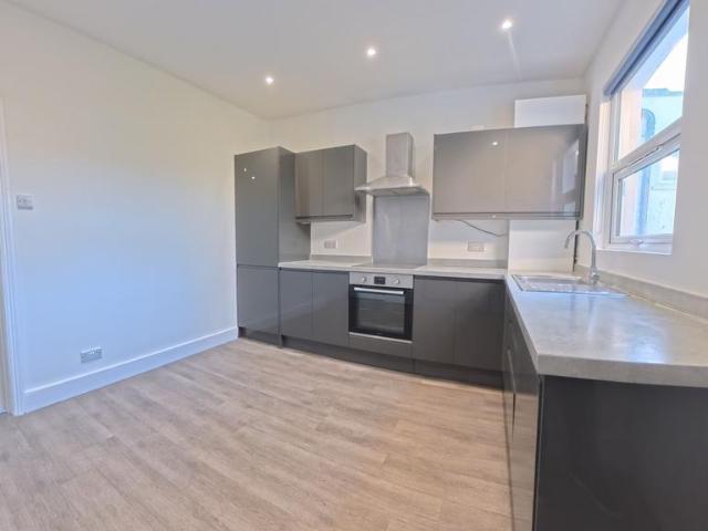 Sandown Road, Brighton 2 bed flat to rent £1,550 pcm £358 pw