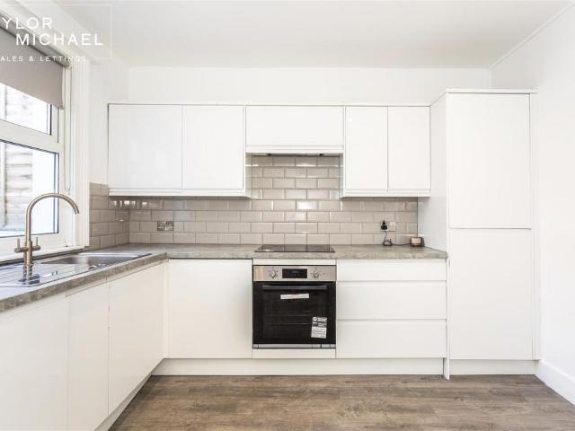 Sandown Road, Brighton 2 bed flat to rent £1,650 pcm £381 pw