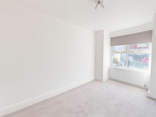 Sandown Road, Brighton, BN2 2 bed flat to rent £1,650 pcm £381 pw