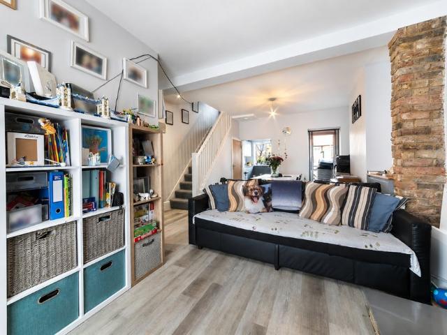 Sandown Road, London, SE25