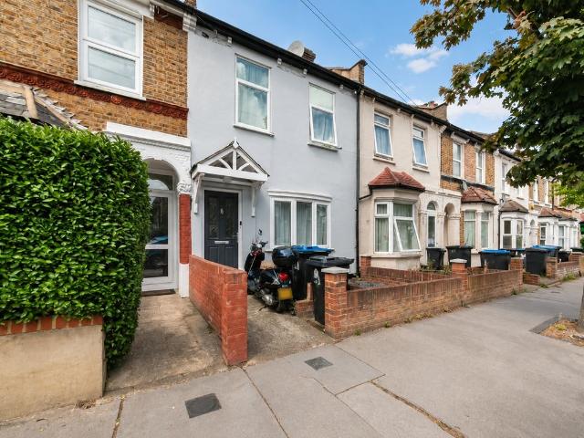 Sandown Road, London SE25, 2 bed detached house to rent, £2,100 pcm | PrimeLocation