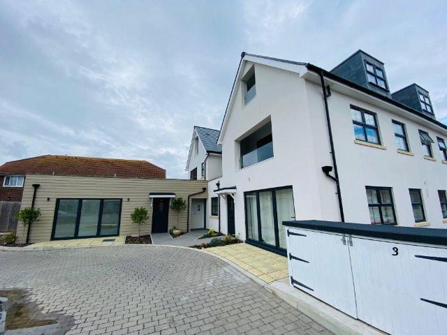 Sandlands Court East Wittering 2 bed flat to rent £1,395 pcm £322 pw