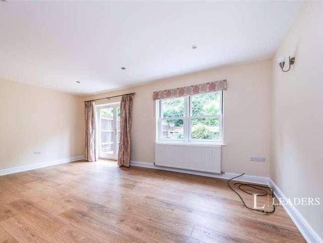 Sandmartin Close, Buckingham, Buckinghamshire, MK18