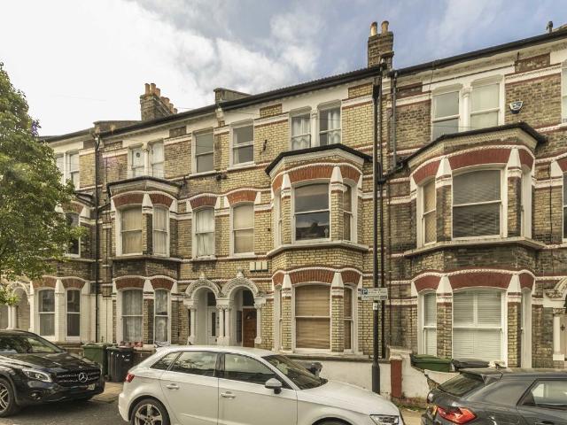 Sandmere Road, Clapham SW4, 3 bed flat to rent, £3,300 pcm | PrimeLocation