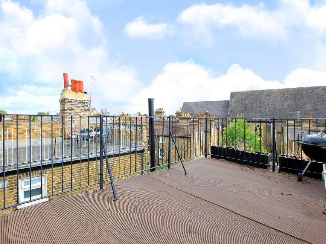 Sandmere Road, Clapham SW4, 3 bed flat to rent, £3,400 pcm | PrimeLocation