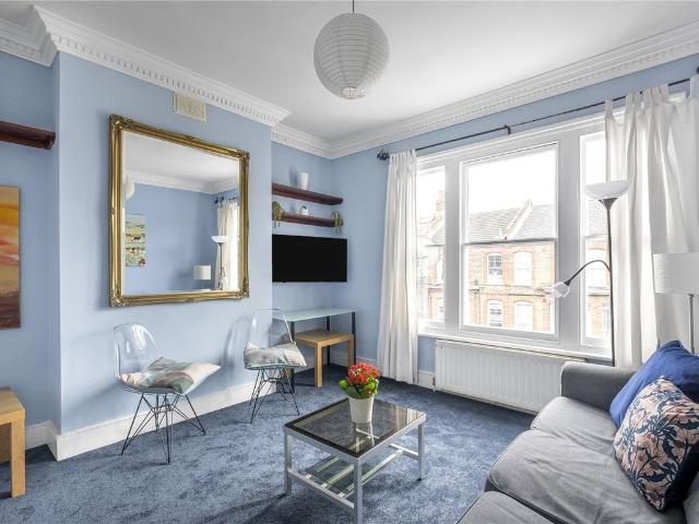 Sandmere Road, Clapham SW4, 3 bed flat to rent, £3,800 pcm | PrimeLocation