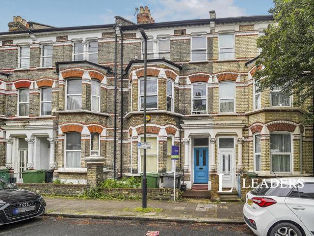 Sandmere Road, London, SW4 1 bed flat to rent £1,675 pcm £387 pw