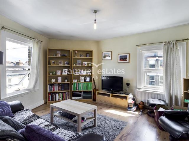 Sandmere Road, London, SW4 1 bed flat to rent £1,700 pcm £392 pw