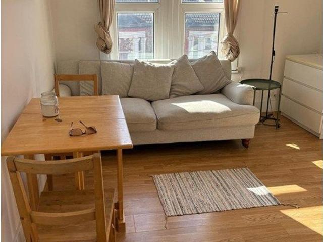 Sandmere Road, London SW4, 2 bed flat to rent, £2,100 pcm | PrimeLocation