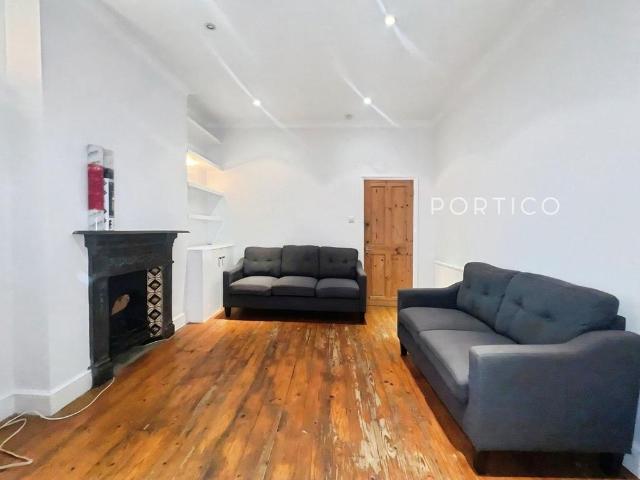 Sandmere Road, London, SW4 2 bed flat to rent £2,650 pcm £612 pw