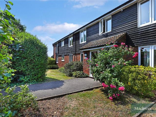 Sands Way, Woodford Green IG8, 2 bed flat to rent, £1,800 pcm | PrimeLocation