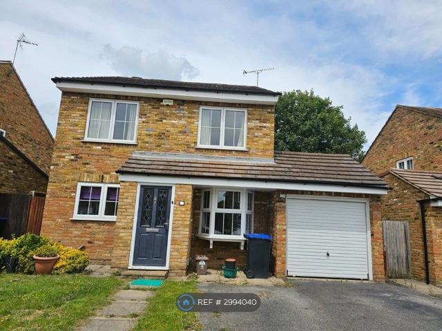 Sands Farm Drive, Burnham, Slough SL1, 5 bed detached house to rent, £2,800 pcm | PrimeLocation