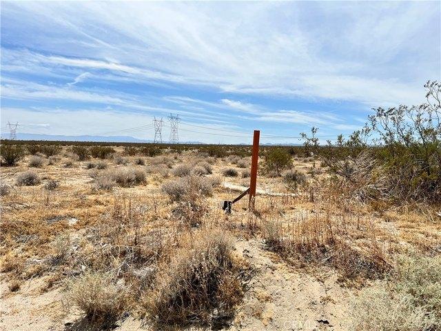 Sandstone Rd, Phelan, CA 92371