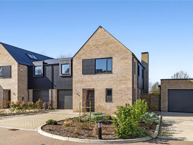 Sandpiper Close, Appledore, Ashford. 4 bed semi detached house to rent £2,950 pcm £681 pw