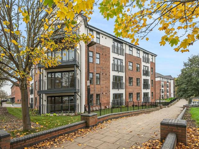 Sandpiper Drive, Lakeside, Doncaster DN4, 2 bed flat to rent, £1,200 pcm | PrimeLocation