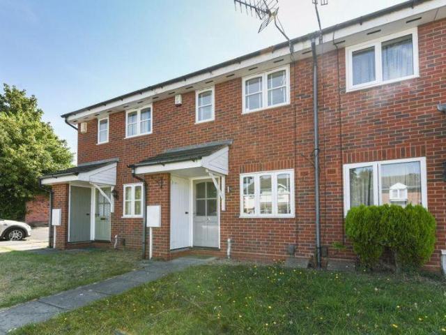 Sandpiper Way, Lenton, Nottingham 2 bed terraced house to rent £1,329 pcm £307 pw